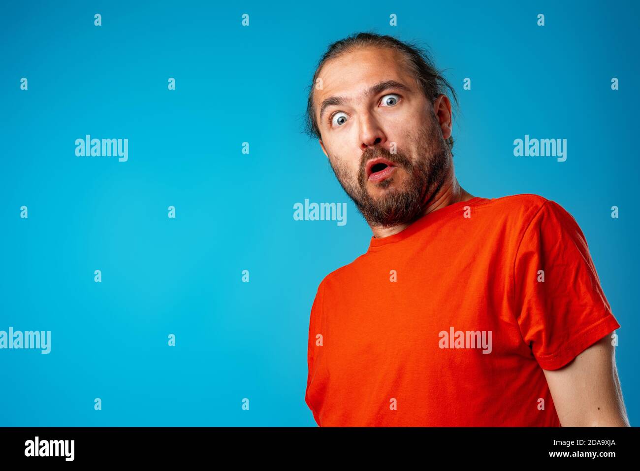 Amazed and confused bearded man looks with astonishment Stock Photo - Alamy