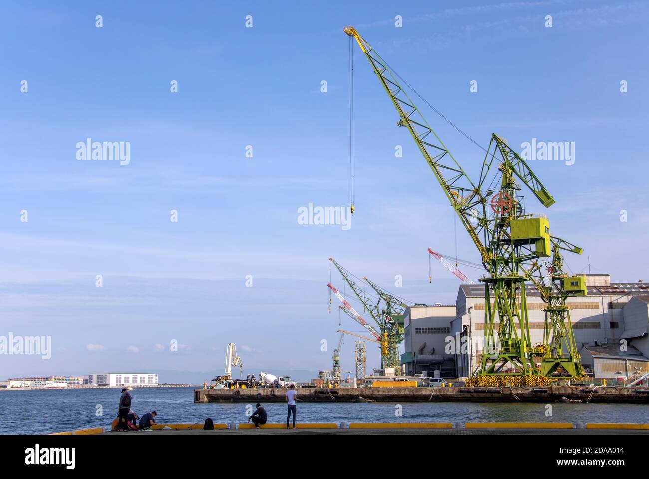Crane shipbuilding hi-res stock photography and images - Alamy