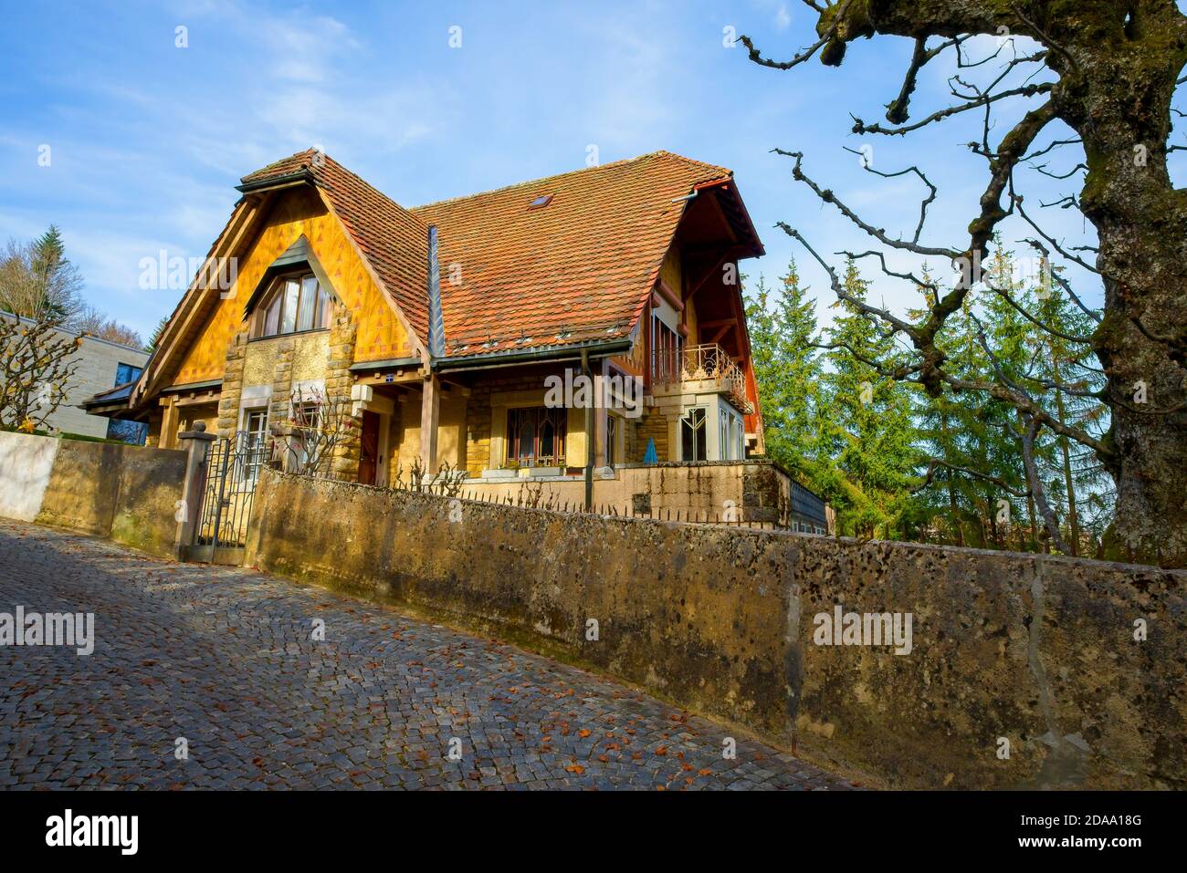 Villa fallet hi-res stock photography and images - Alamy