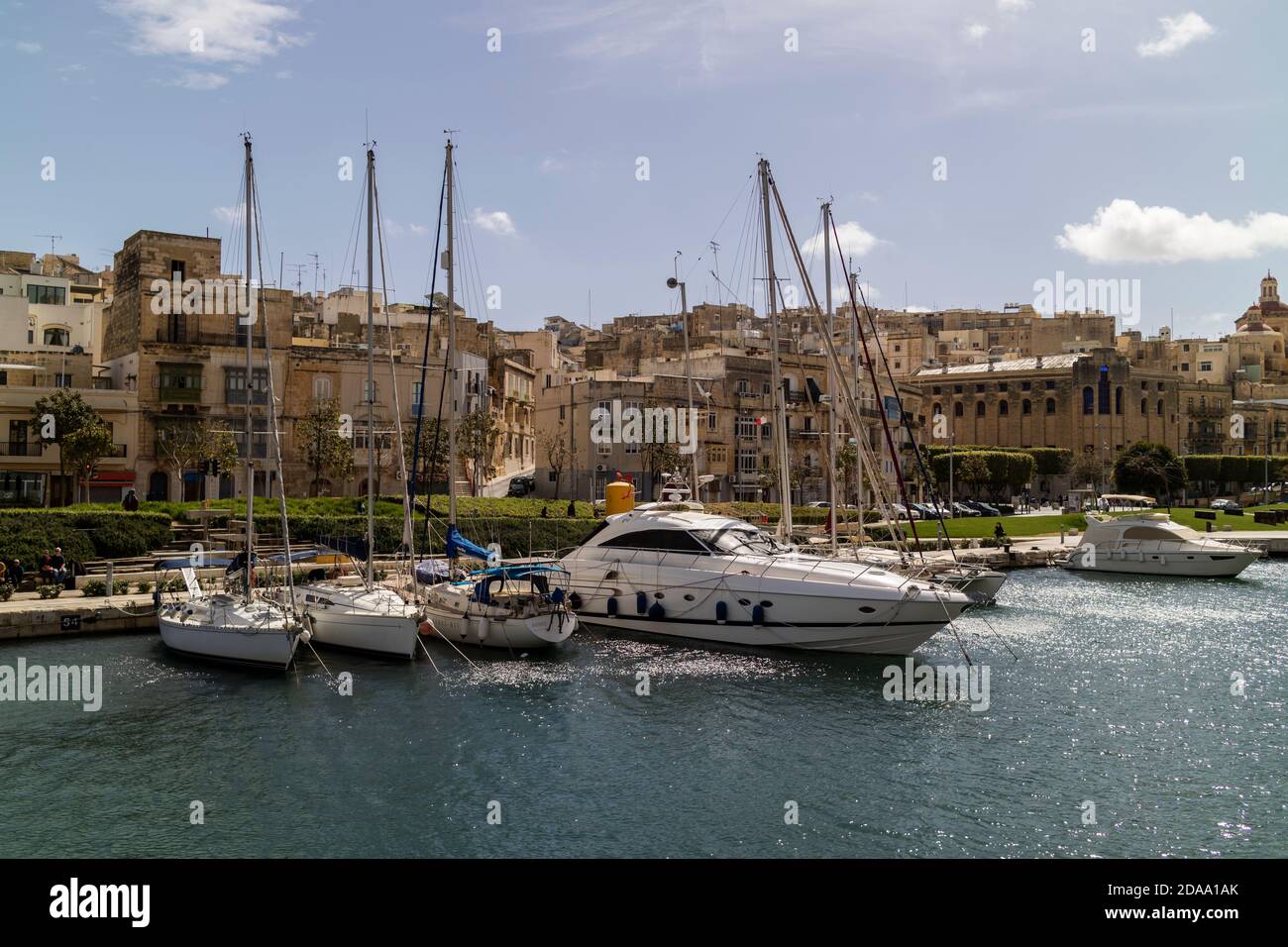 View cityscape grand harbour hi-res stock photography and images - Alamy