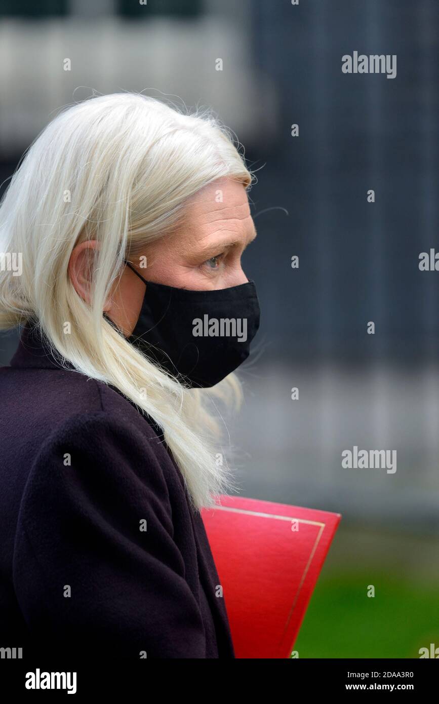 Minister without mask hi-res stock photography and images - Alamy