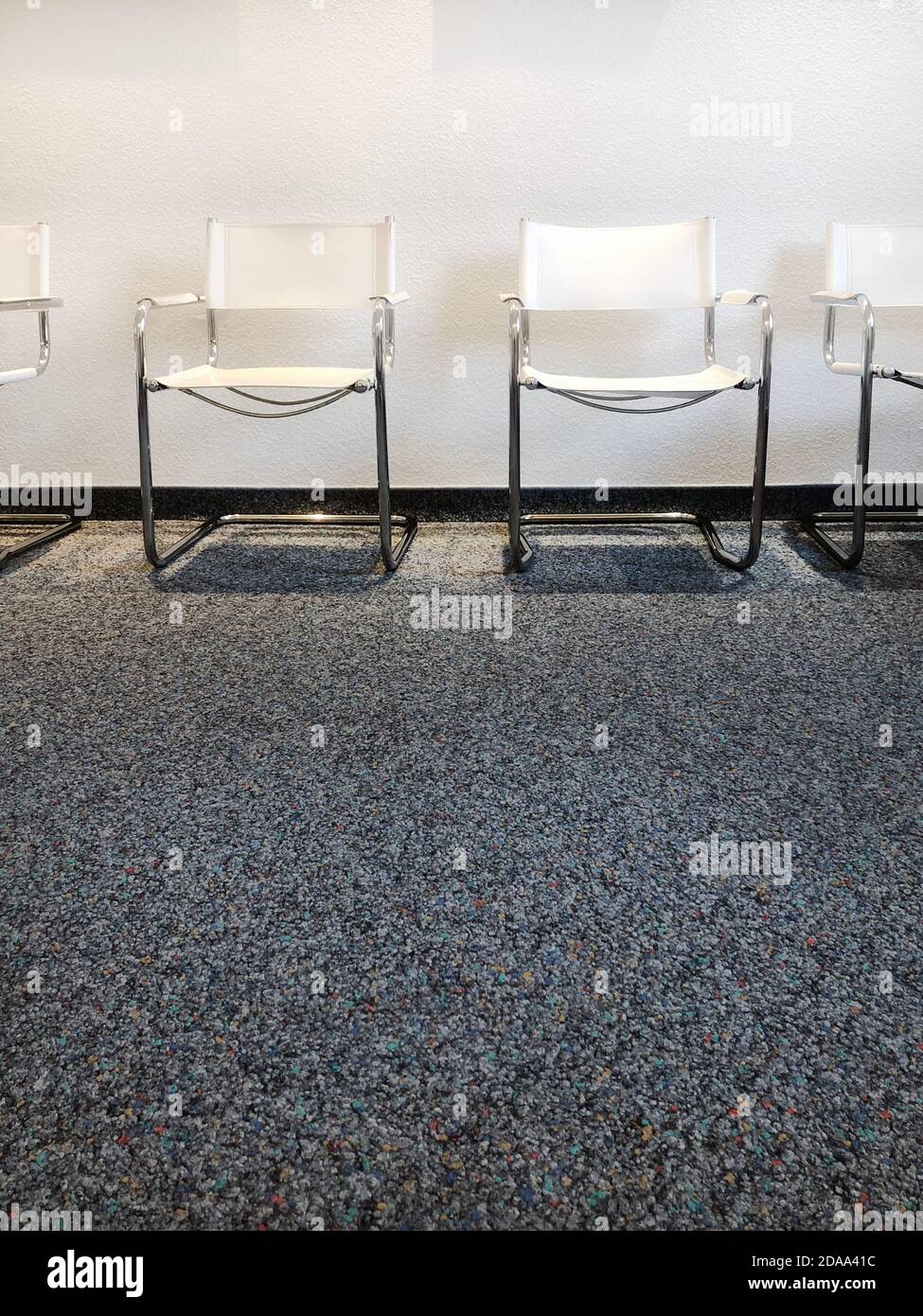 Doctor empty waiting room hi-res stock photography and images - Alamy