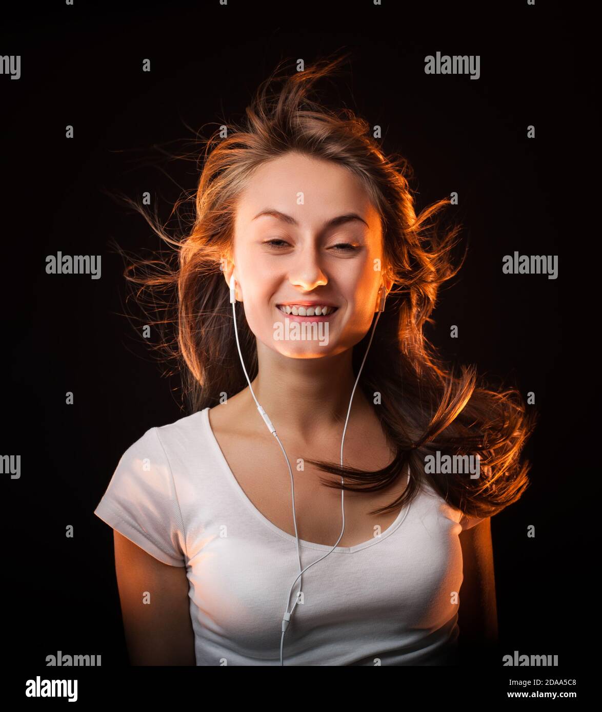 Teenagers listening party hi-res stock photography and images - Alamy