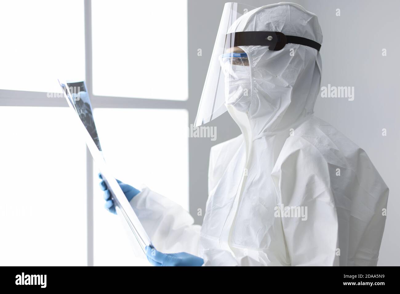 Doctor overalls hi-res stock photography and images - Alamy