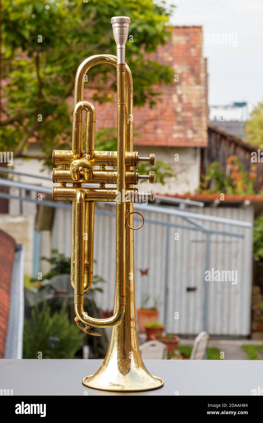 Heralds trumpet hi-res stock photography and images - Alamy