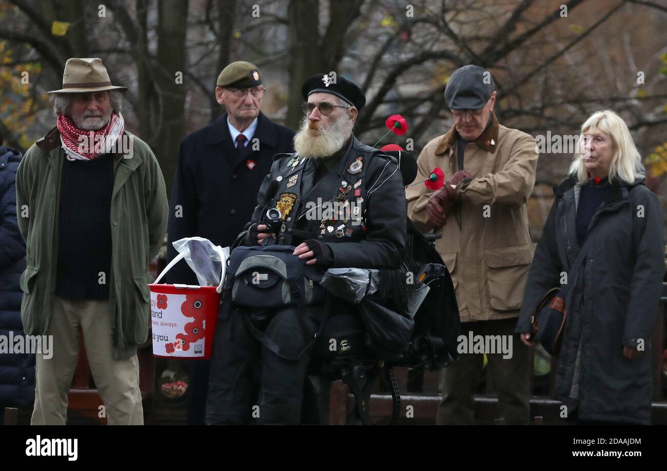 Members of the public and veterans observe a two minute silence at the ...