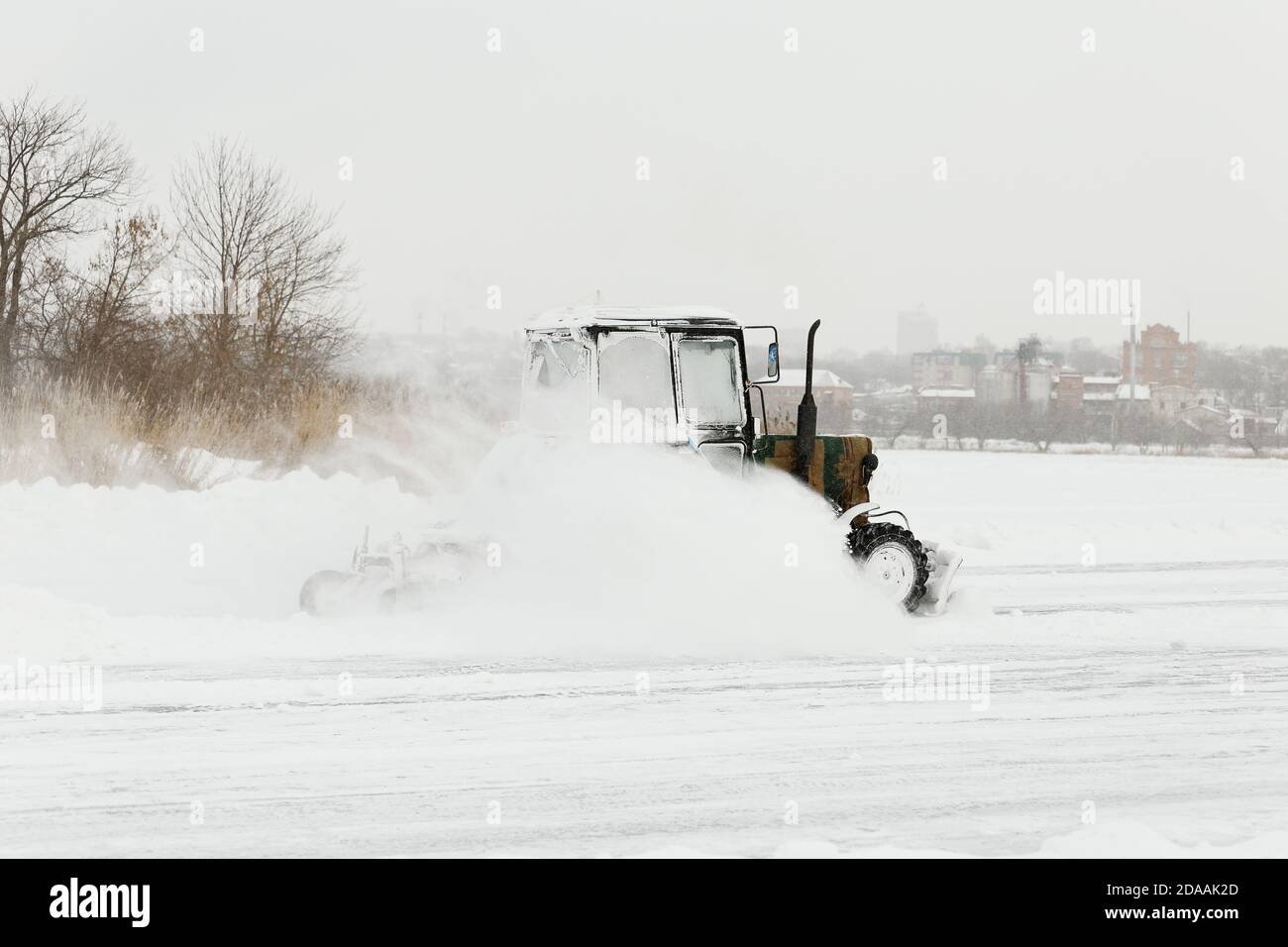 Clean tractor hi-res stock photography and images - Alamy