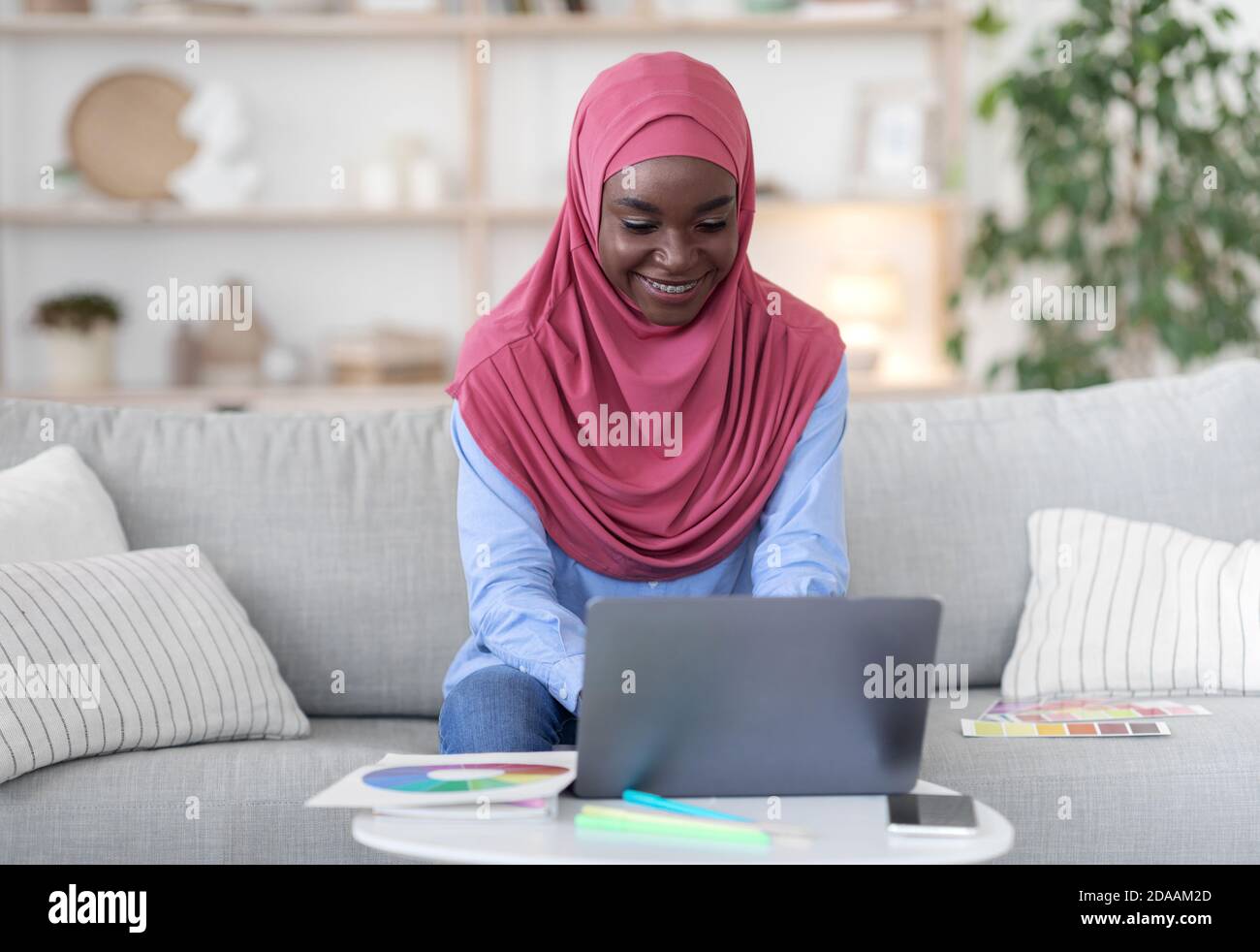 Lady studying at home hi-res stock photography and images - Alamy