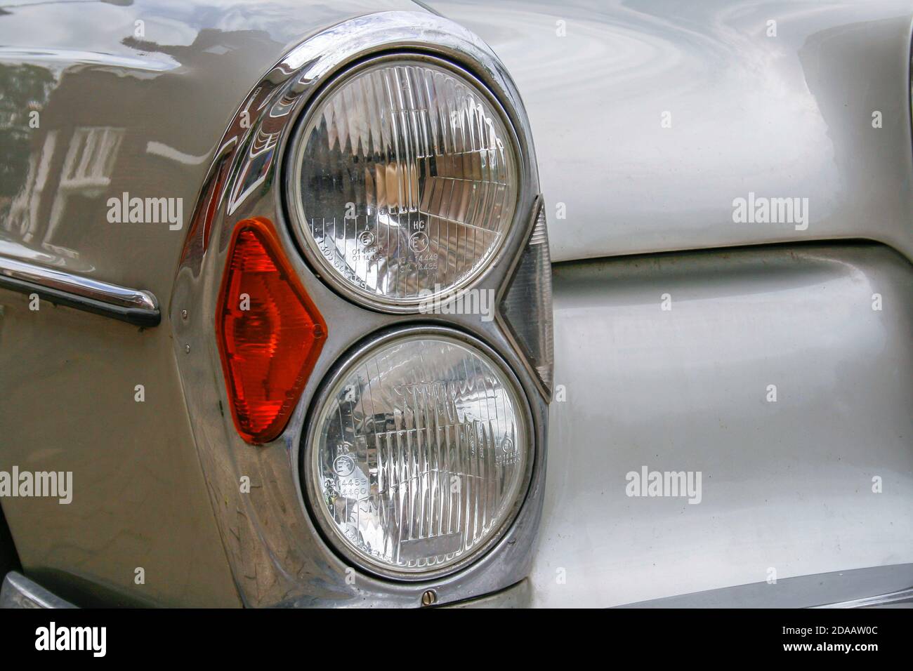 Vintage round headlights of old car Stock Photo - Alamy