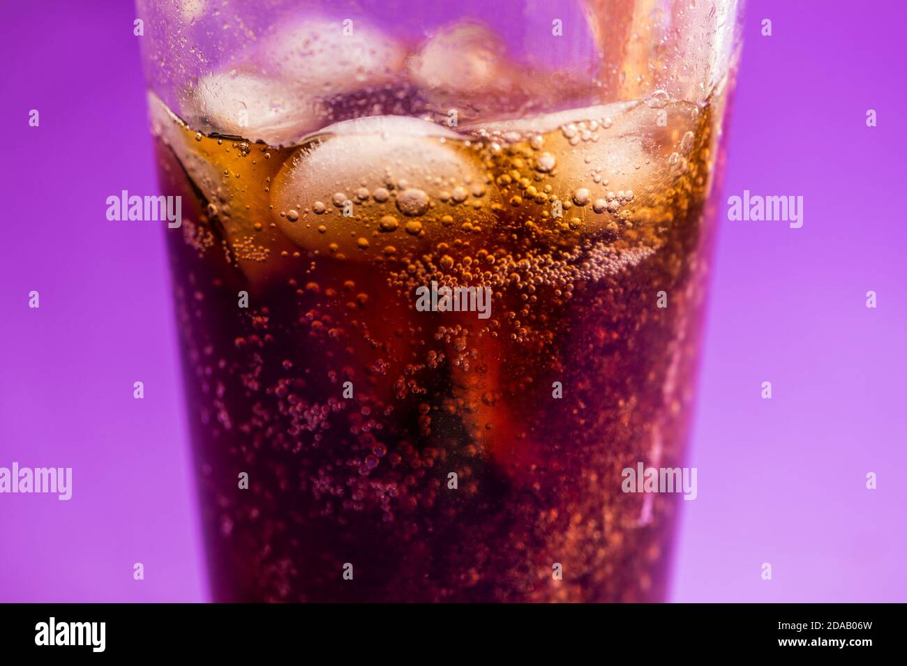detail of fizzy and carbonated cola drink on purple background Stock ...