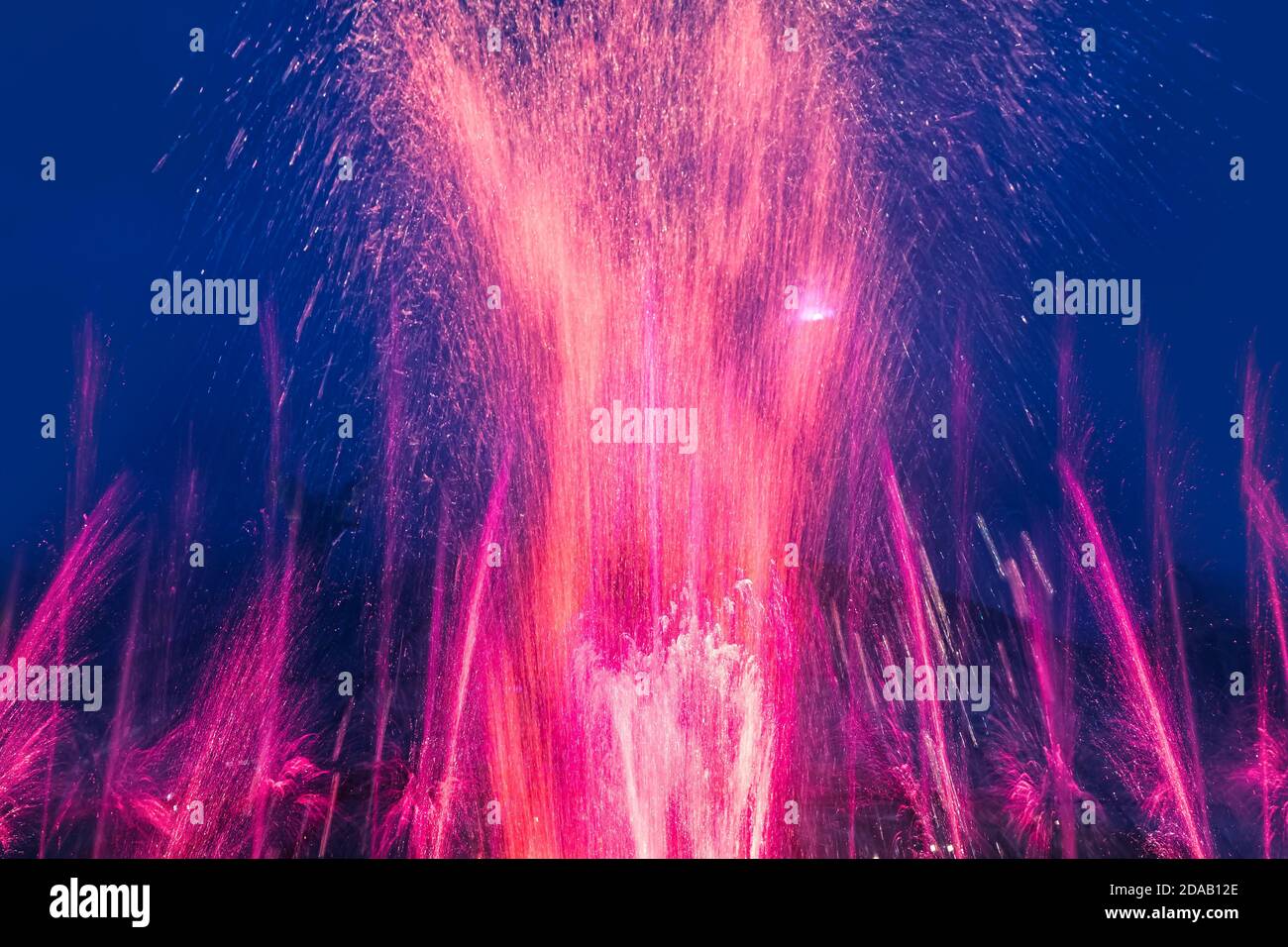 Splashes water from city fountain hi-res stock photography and images ...