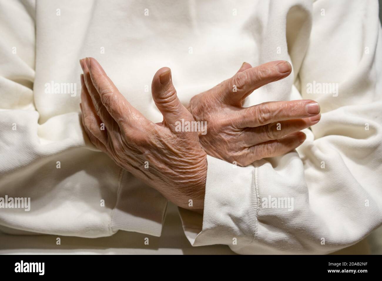 Close up hand elderly woman hi-res stock photography and images - Alamy
