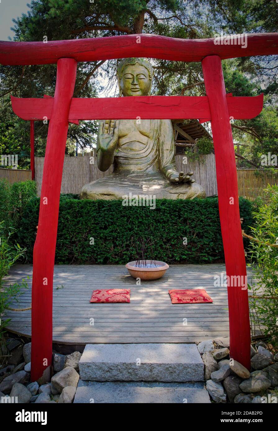 Japanese portal hi-res stock photography and images - Alamy