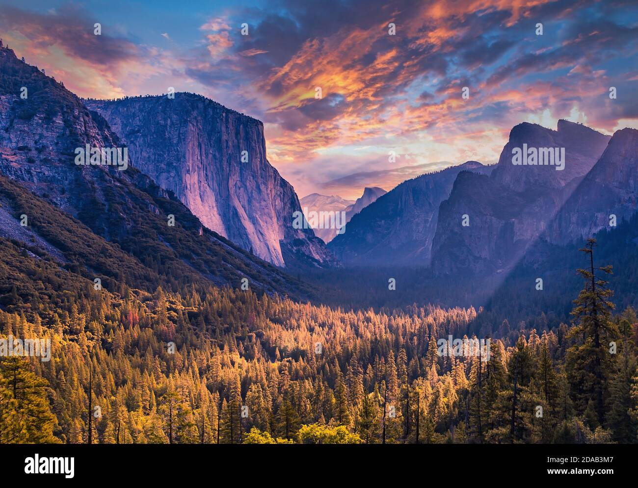 World famous rock climbing wall of El Capitan, Yosemite national park ...