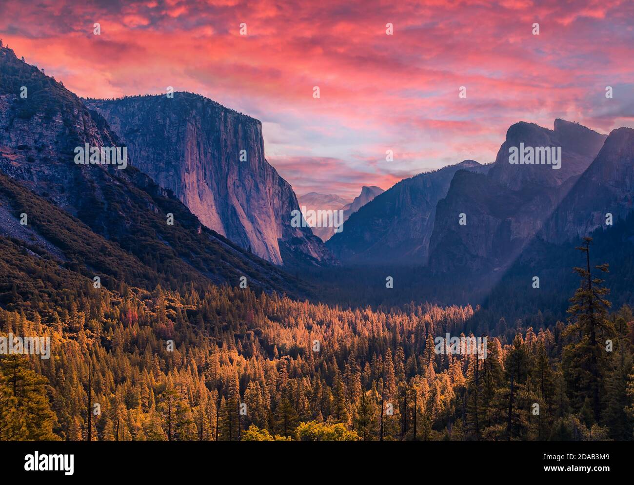 World famous rock climbing wall of El Capitan, Yosemite national park ...