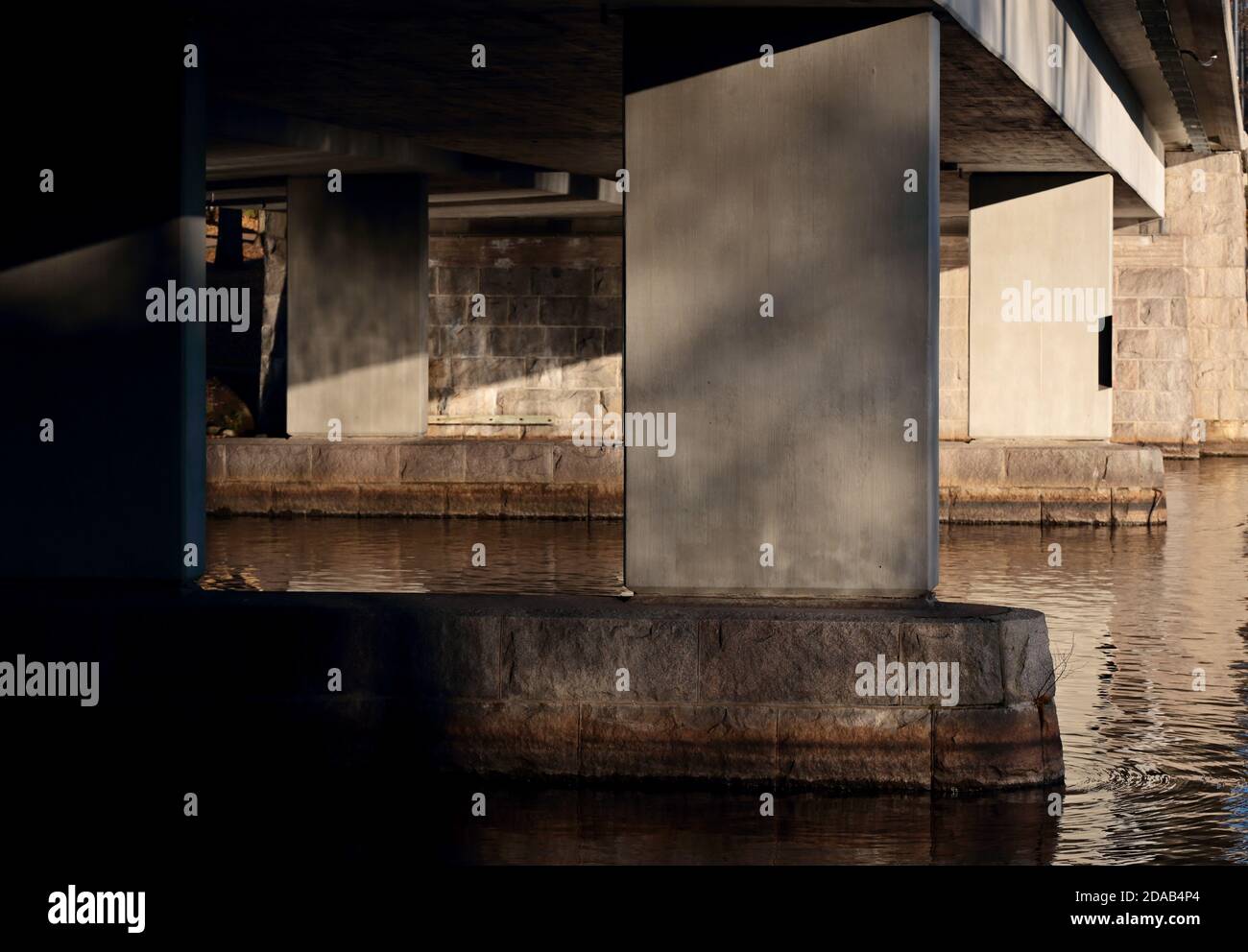 Concrete columns bridge over hi-res stock photography and images - Alamy