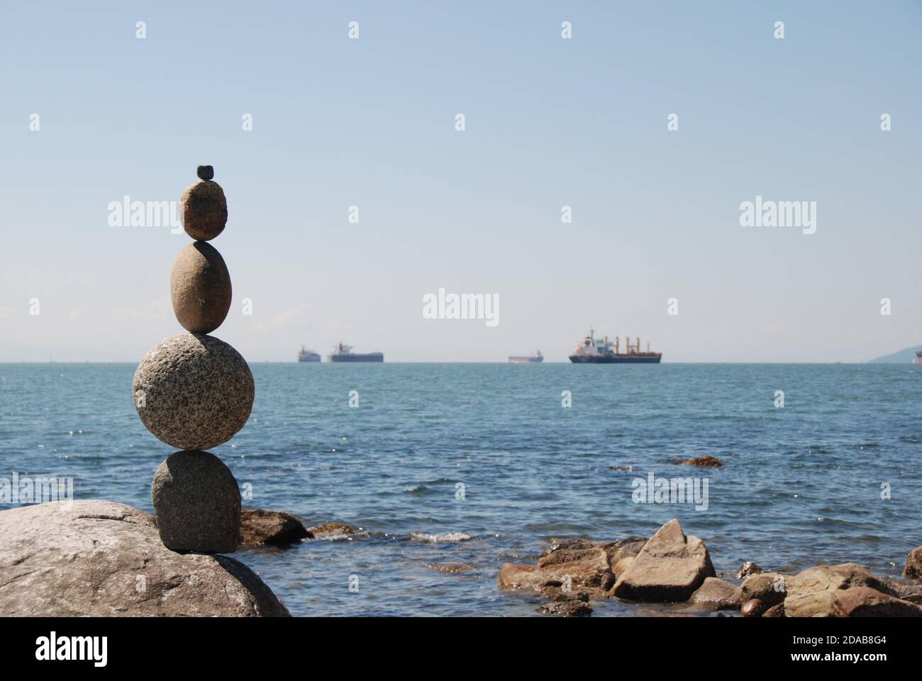 Oval rocks hi-res stock photography and images - Alamy