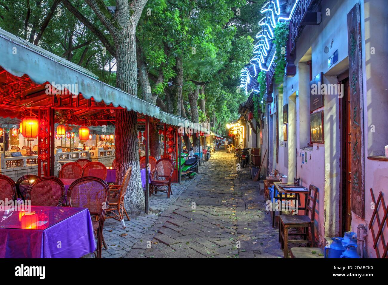 Typical chinese street scene hi-res stock photography and images - Alamy