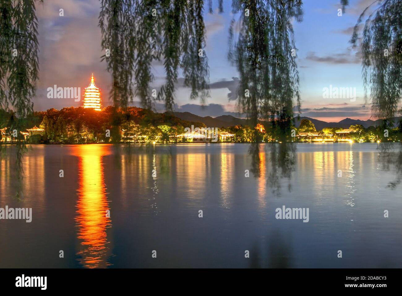 West lake hangzhou willows hi-res stock photography and images - Alamy