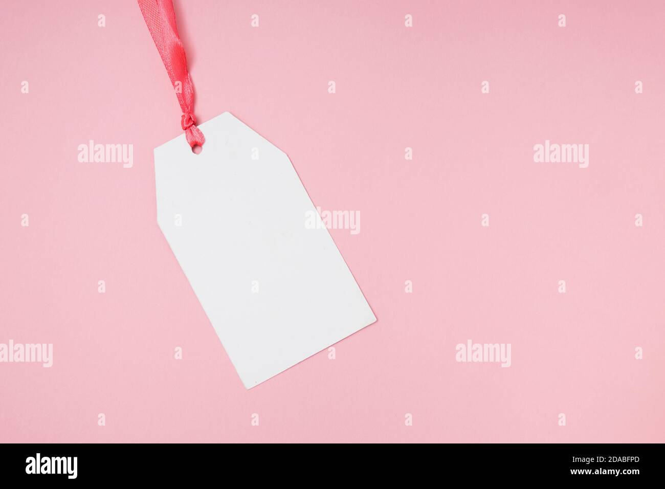 Blank price tag on pink background Stock Photo - Alamy