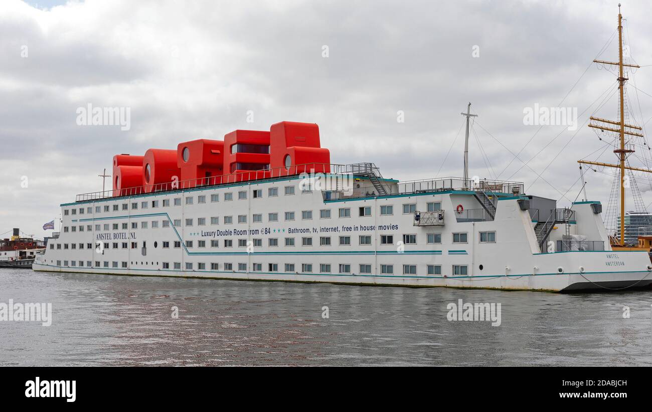 Hotel sign in big letters hi-res stock photography and images - Alamy