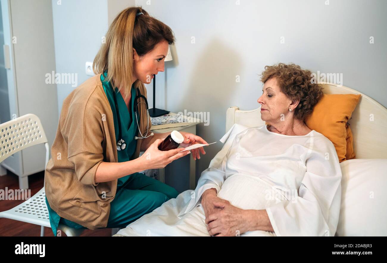 Female doctor explaining posology Stock Photo - Alamy