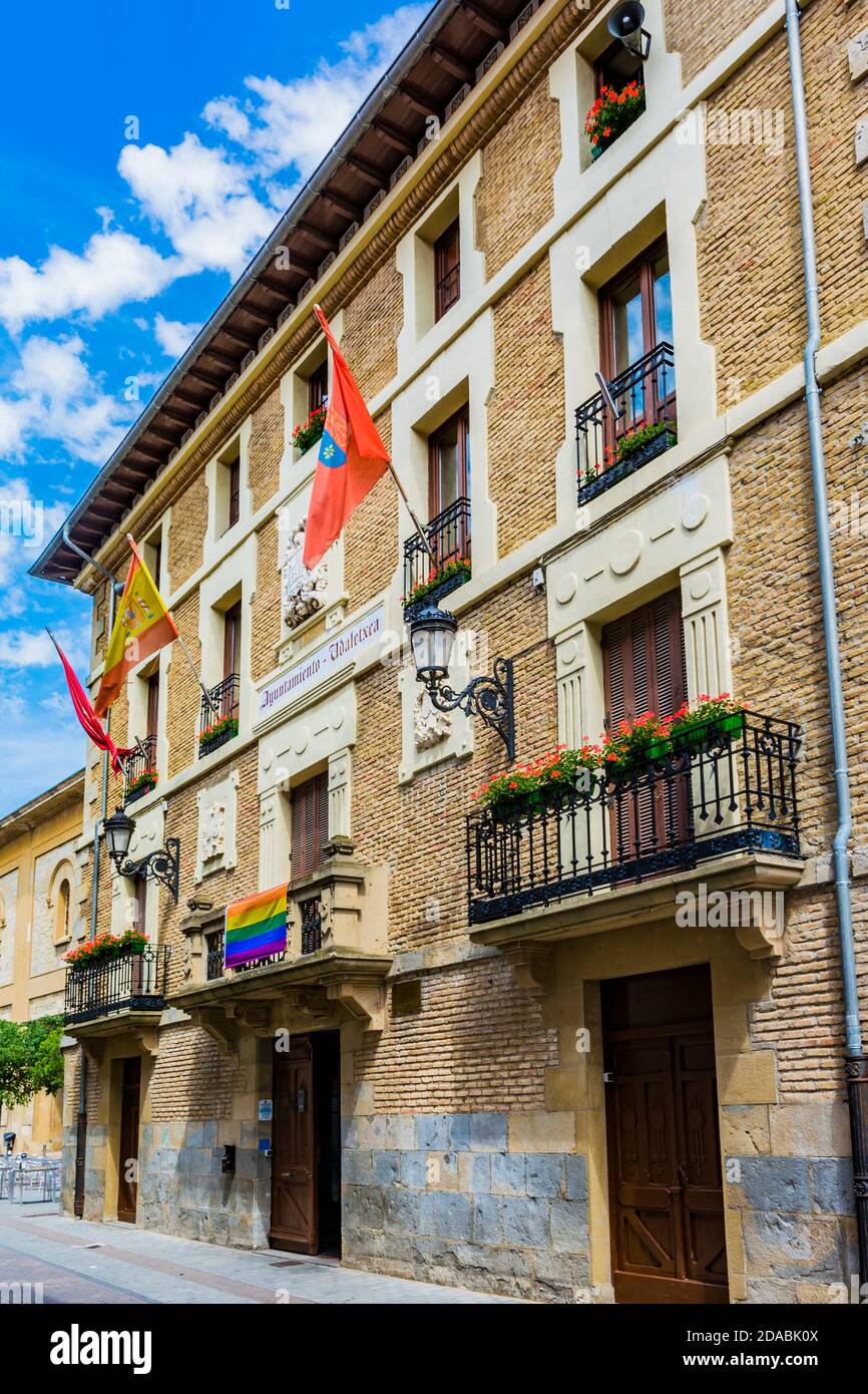 Navarre flag hi-res stock photography and images - Alamy