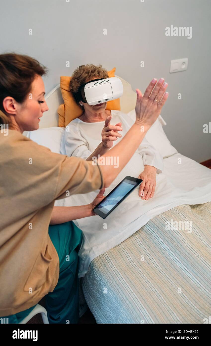 Older patient using virtual reality glasses Stock Photo - Alamy