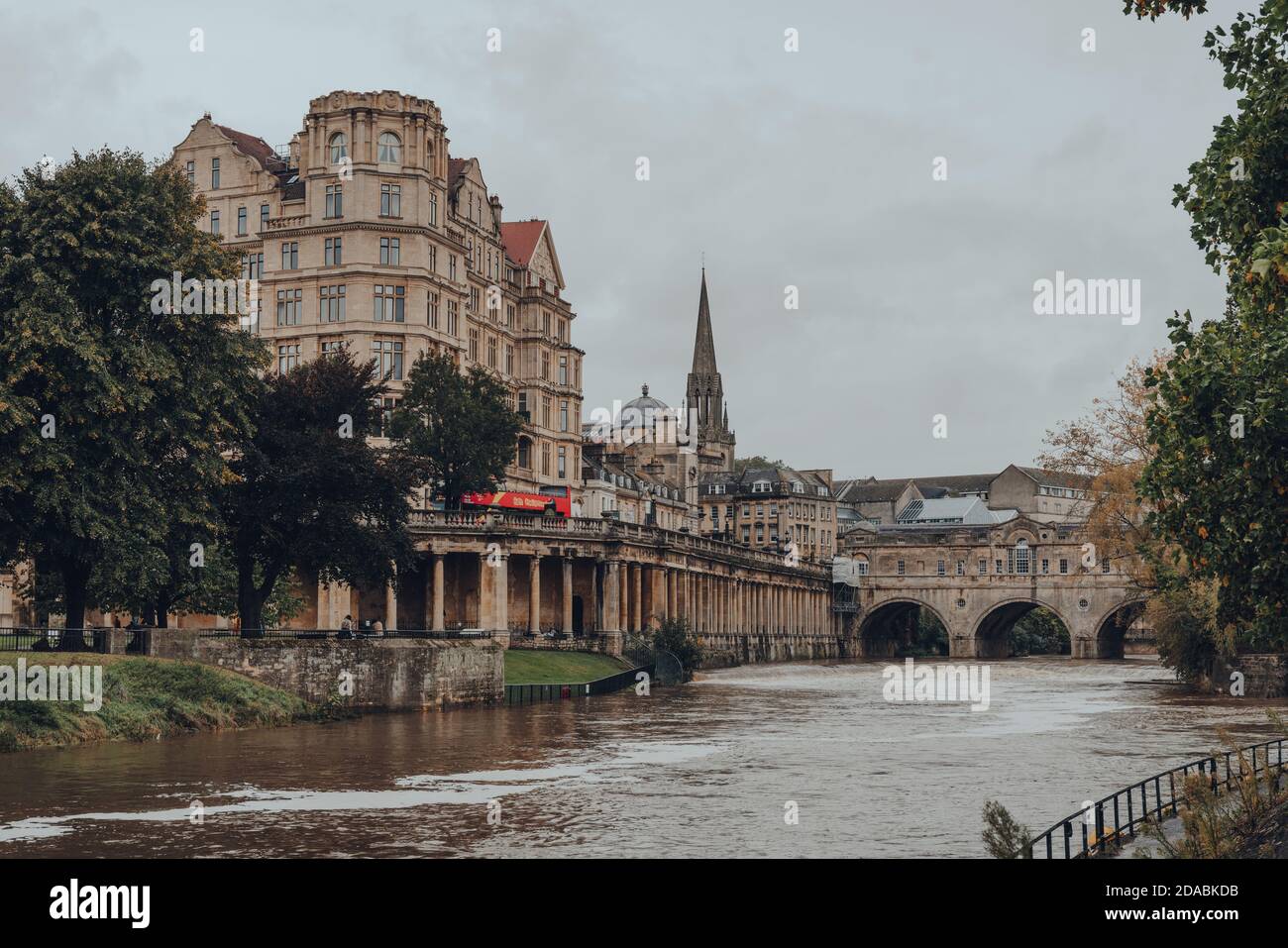 Bath, UK - October 04, 2020: View of Pulteney Bridge over River Avon ...