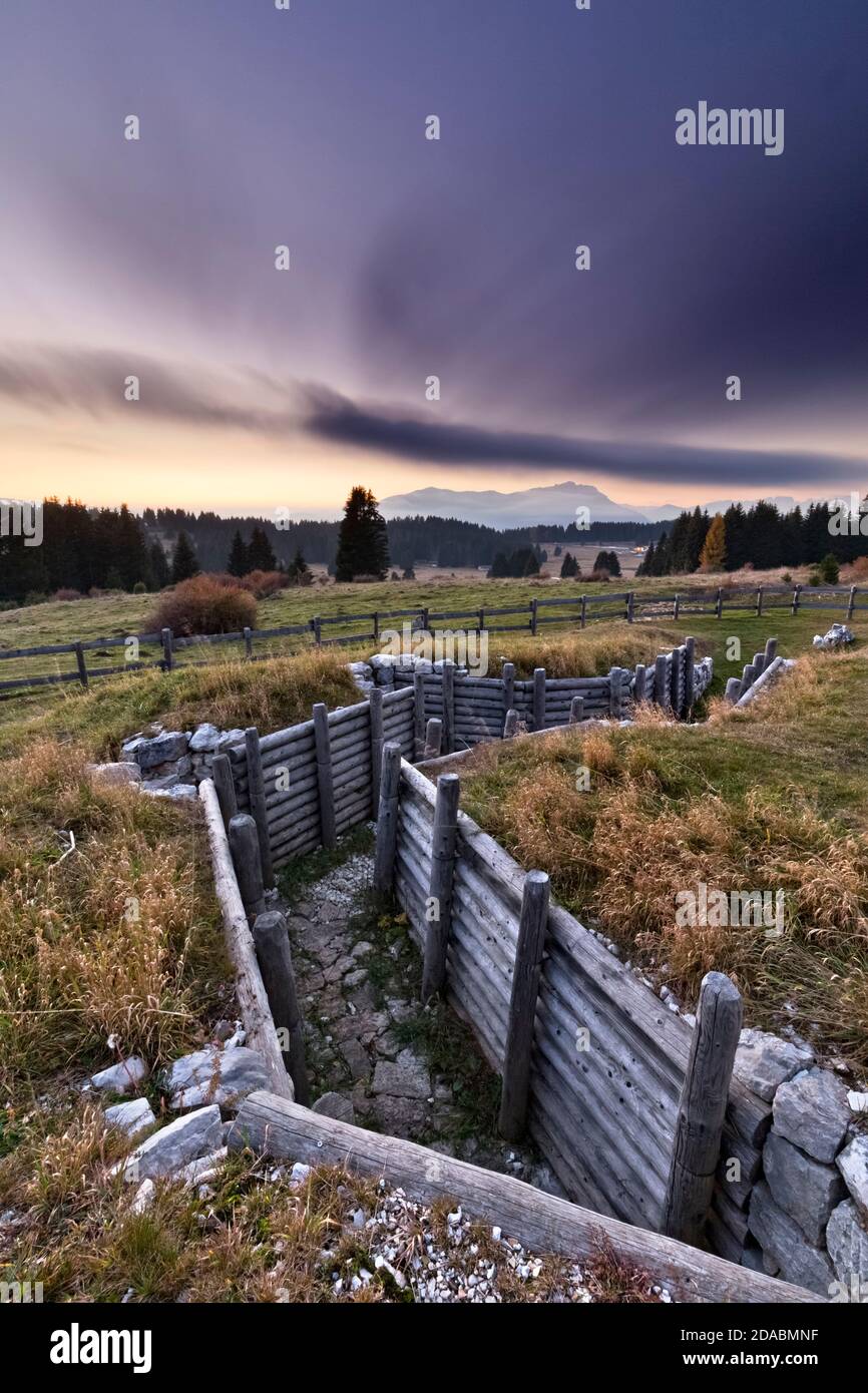 Trenches ww1 hi-res stock photography and images - Alamy