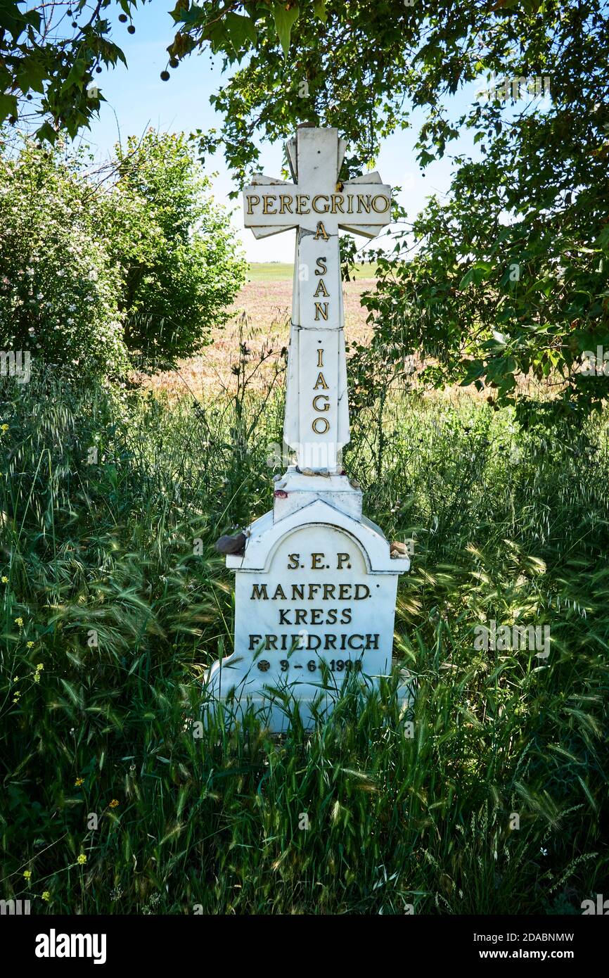 Cross in memory of the German pilgrim Manfred Kress. French Way, Way of ...