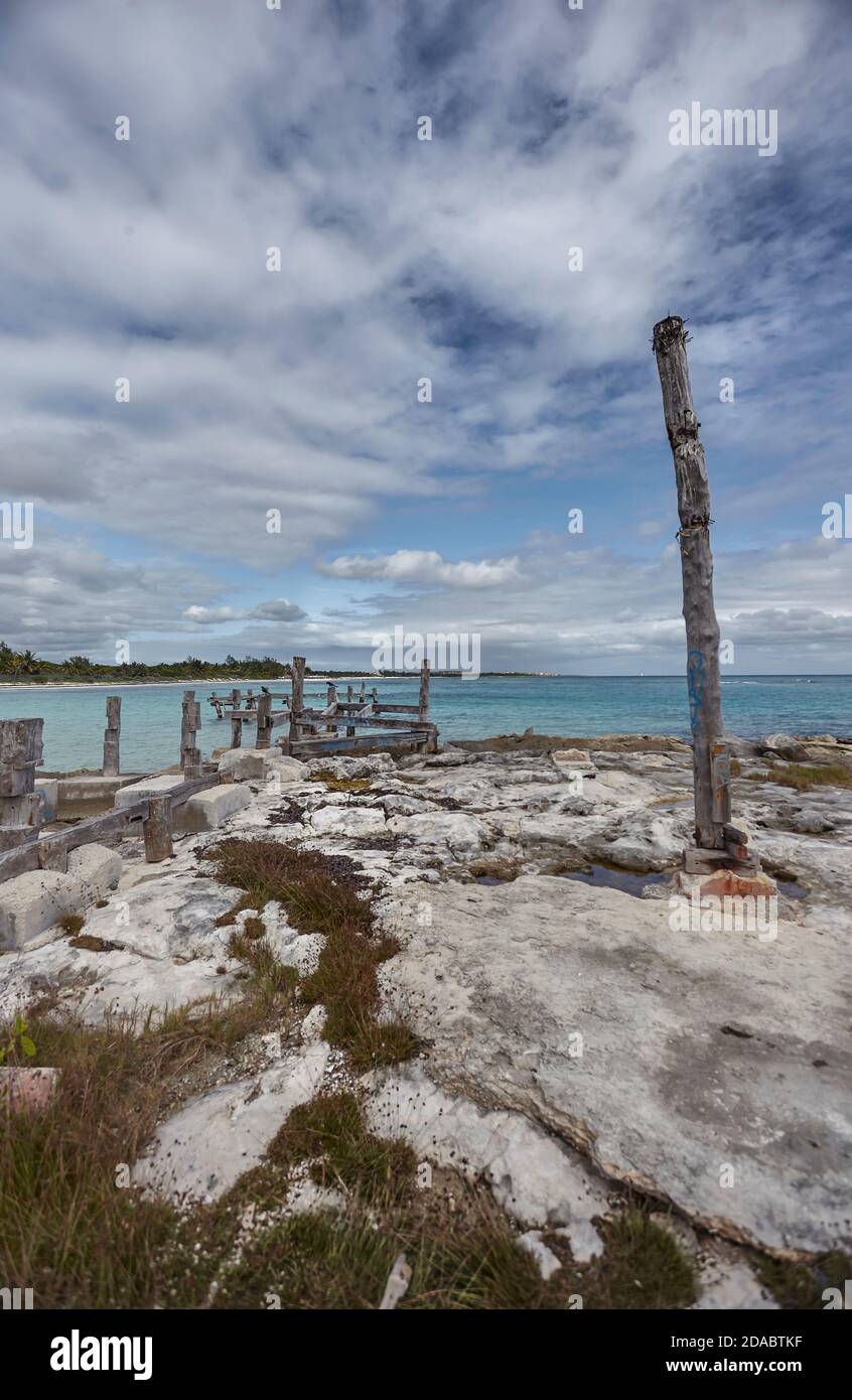 Mexico sea beach jetty hi-res stock photography and images - Alamy