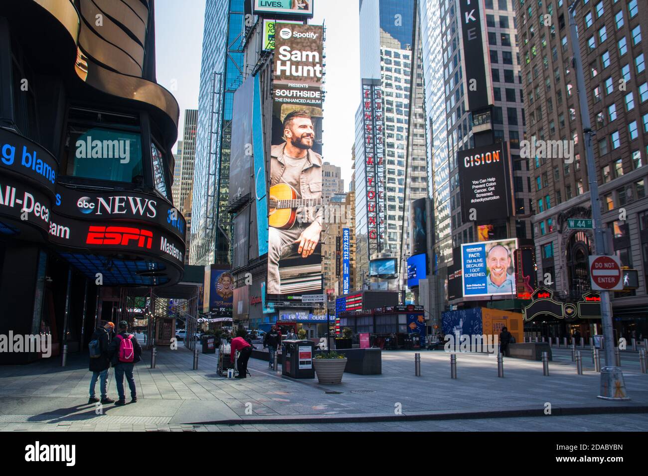 Times square empty coronavirus hi-res stock photography and images - Alamy