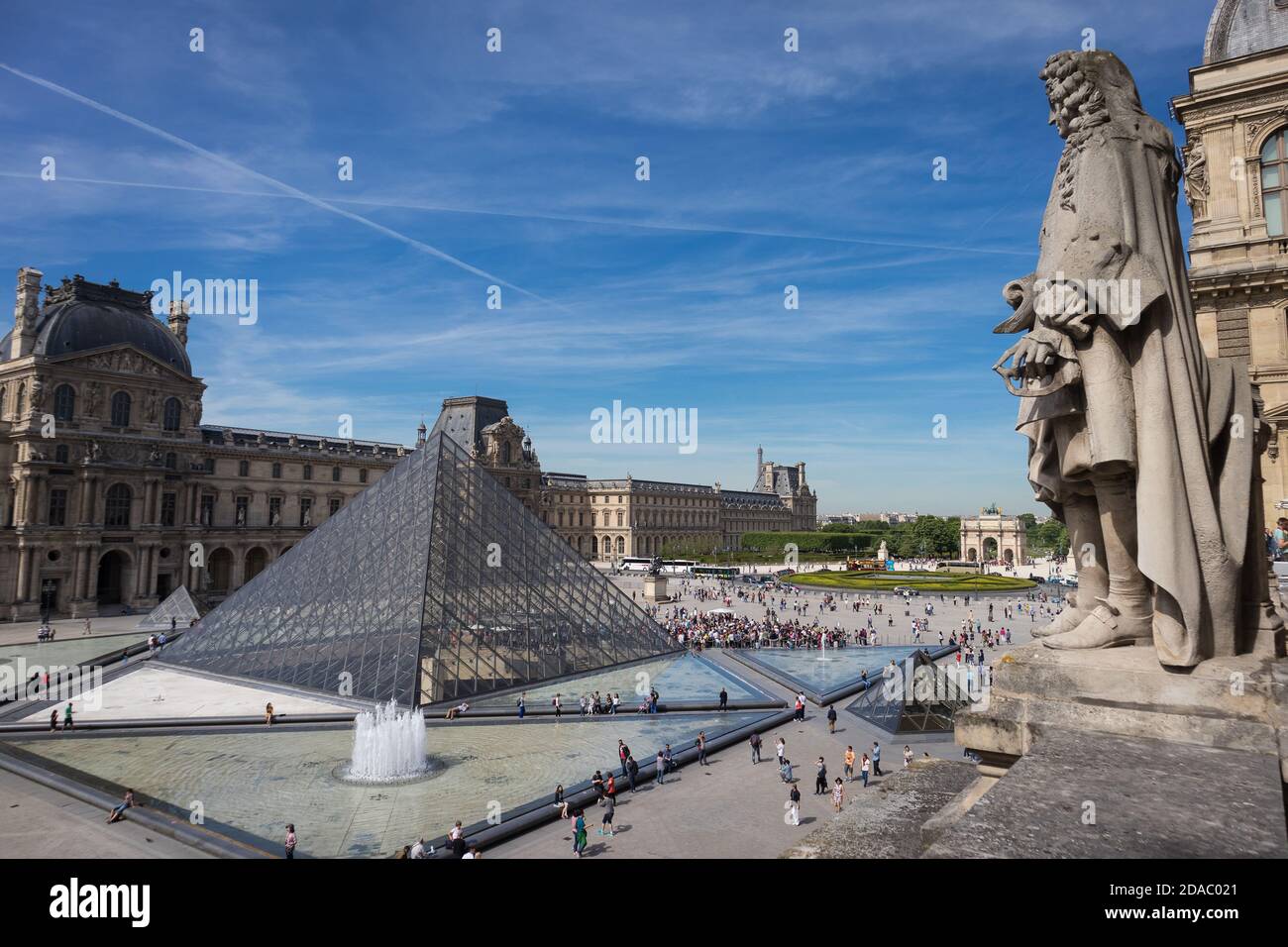 Main entrance and courtyard of the Louvre museum in Paris Stock Photo ...