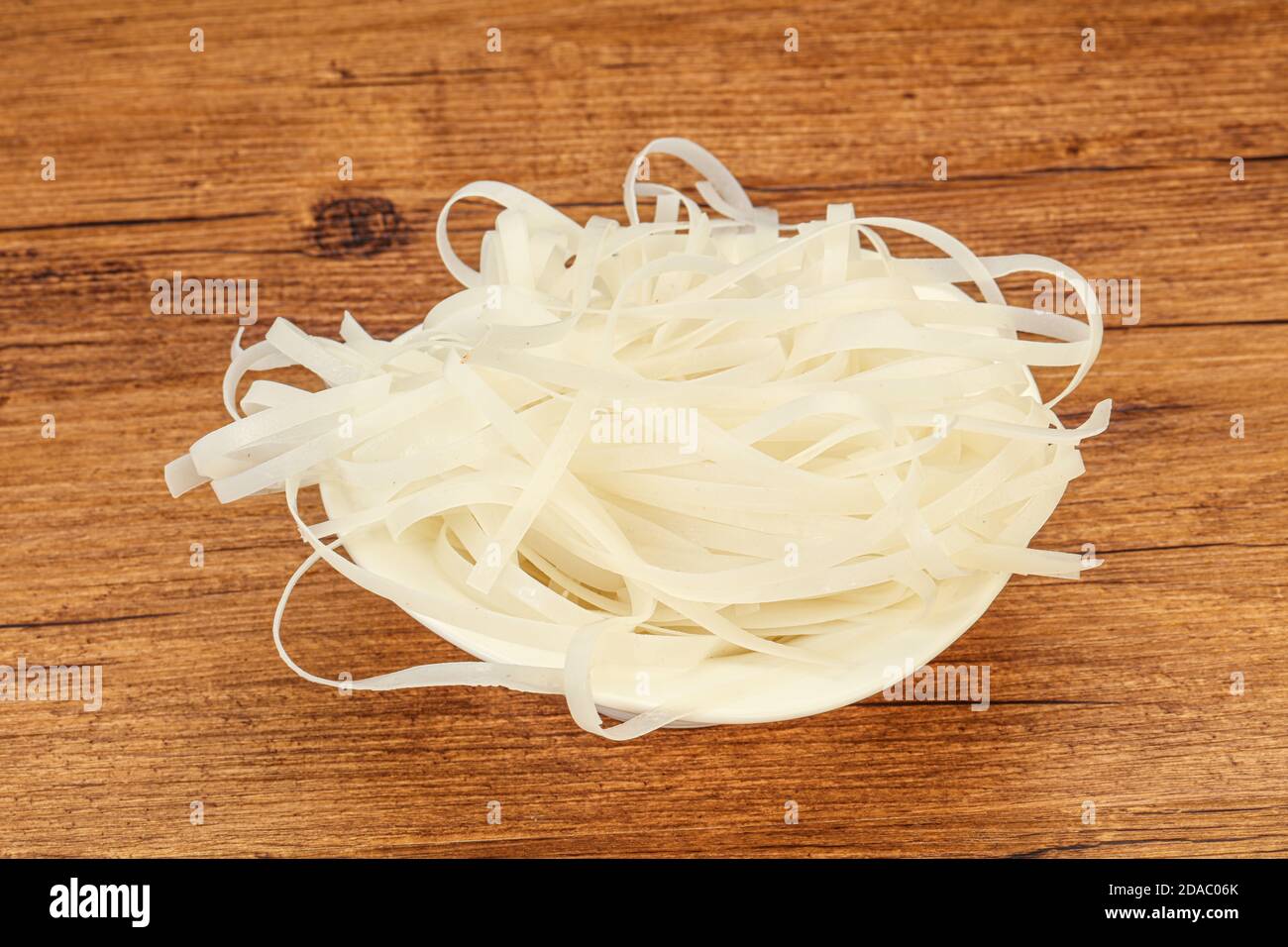 Boiled rice noodle ready for cooking Stock Photo - Alamy