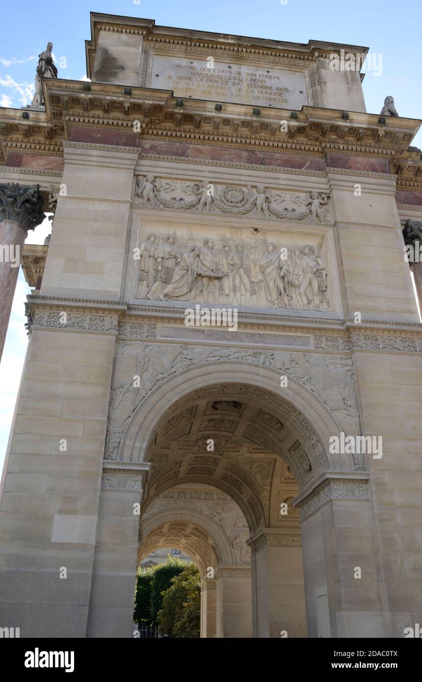 Sideview of historical Arch in Paris, France Stock Photo - Alamy