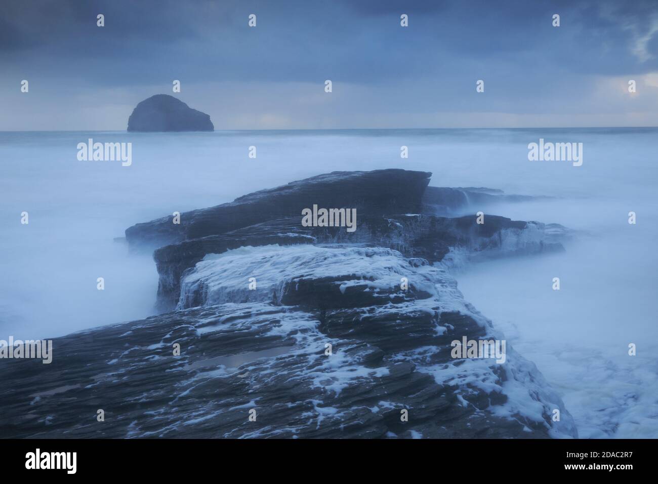Gull rock hi-res stock photography and images - Alamy