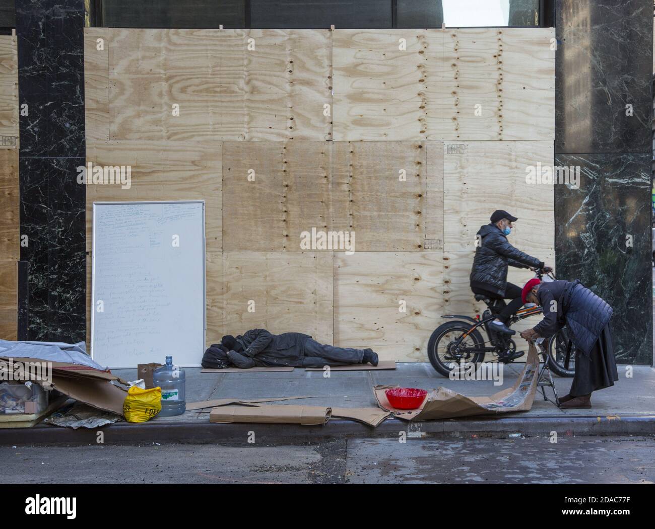 Homeless in new york city hi-res stock photography and images - Alamy
