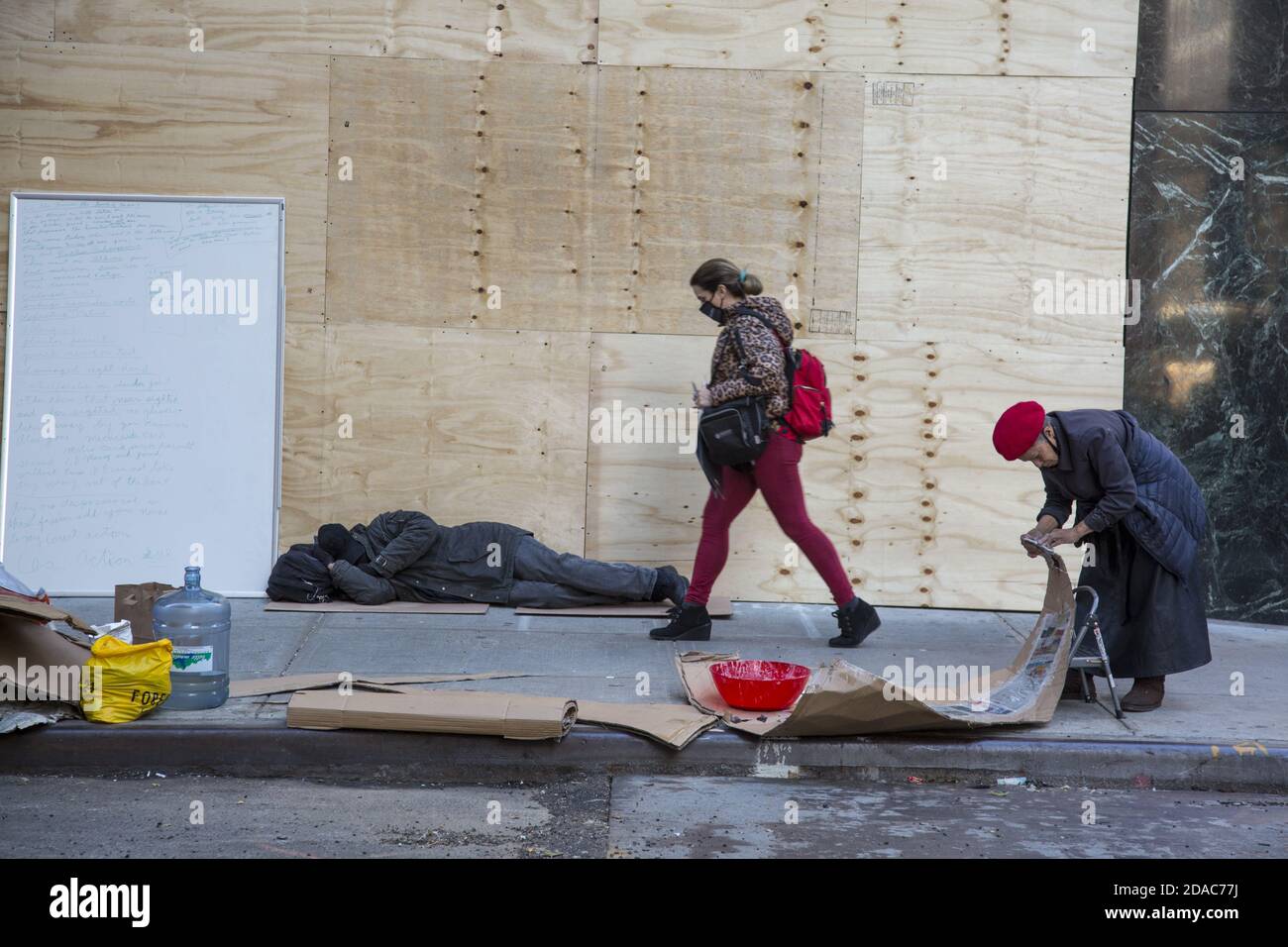 Homeless man sleepson the sidewalk in midtown Manhattan, New York City ...