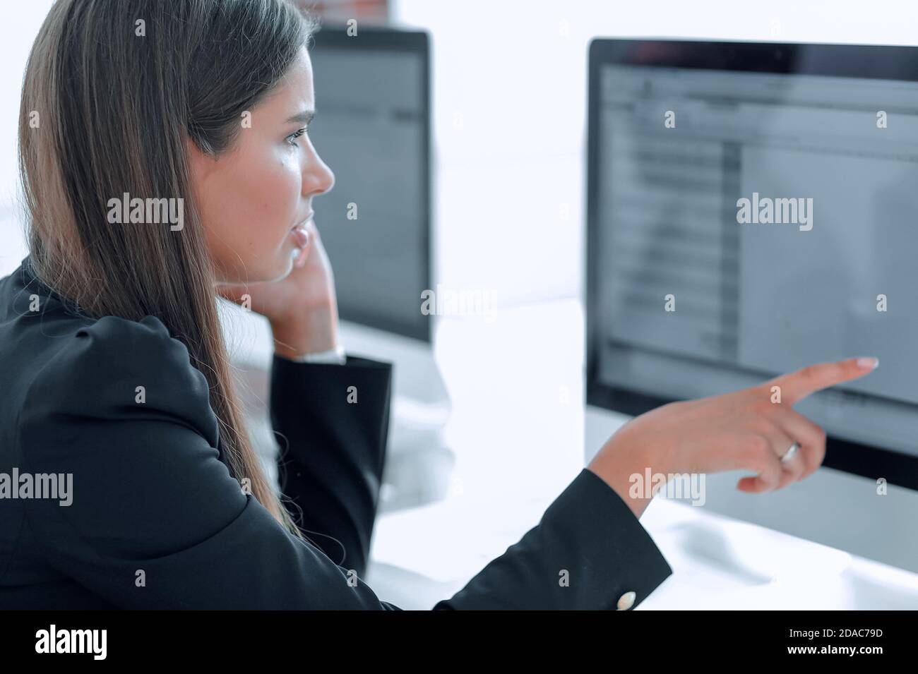 business woman discusses computer data Stock Photo - Alamy