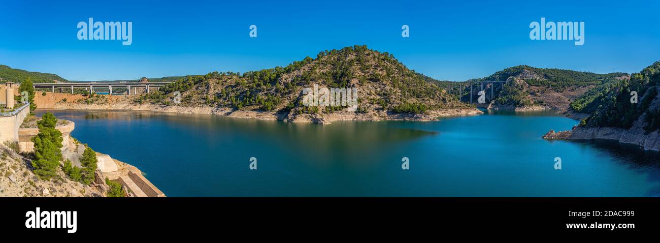 Contreras reservoir dam hi-res stock photography and images - Alamy