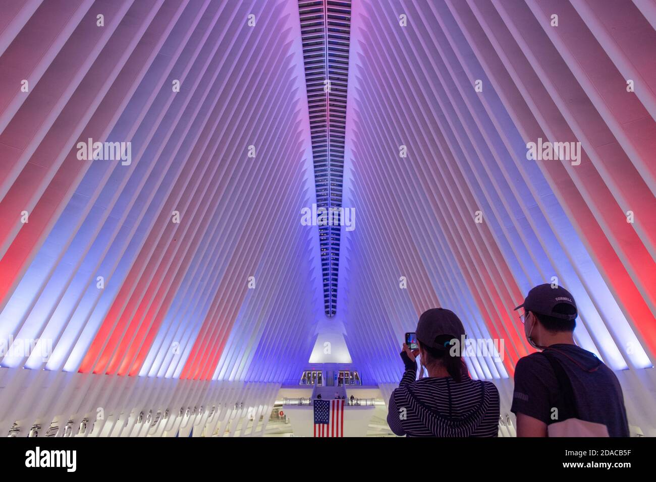 The Oculus transit hub at One World Trade Center turns on its new LED ...
