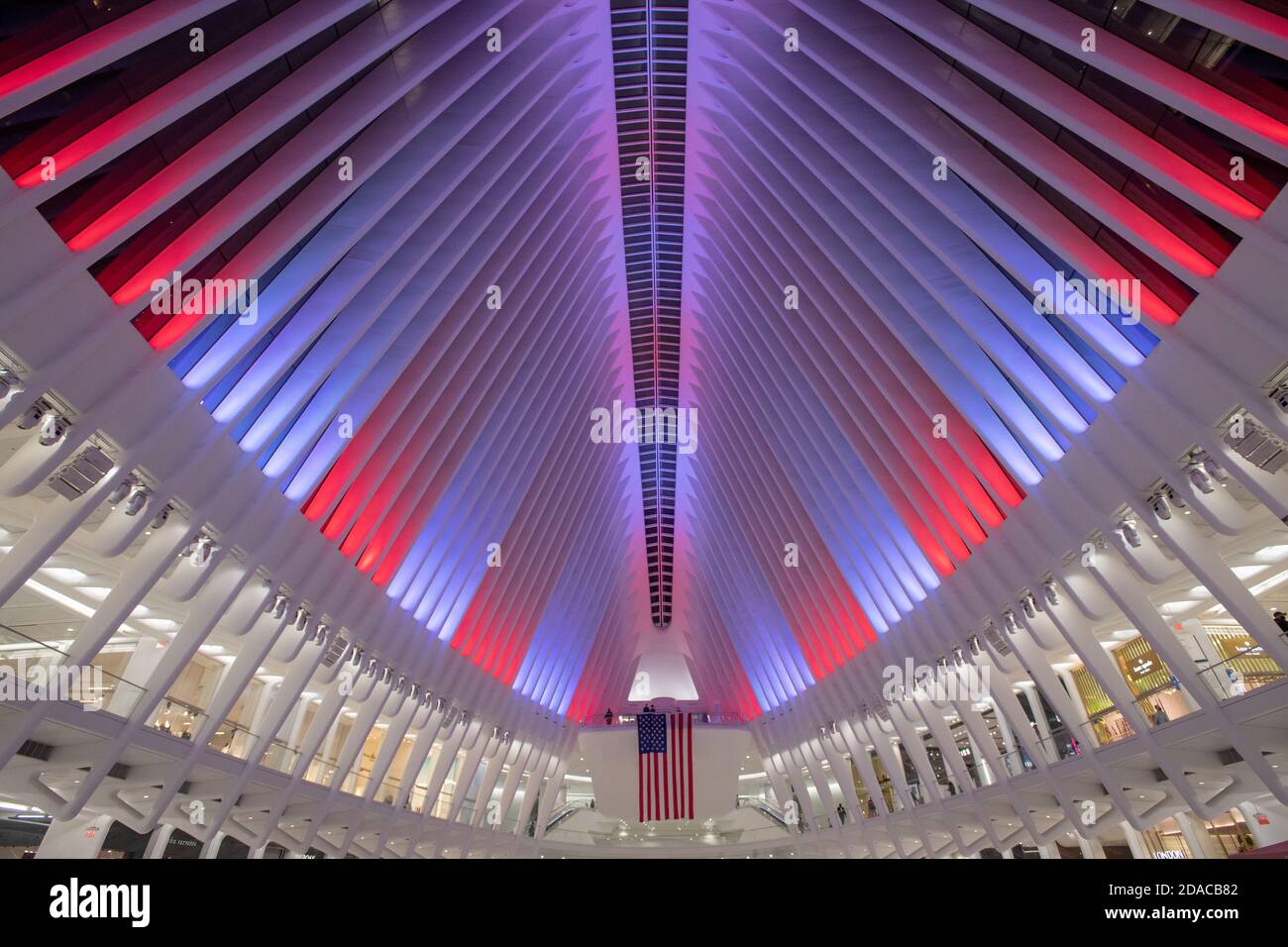 The Oculus transit hub at One World Trade Center turns on its new LED ...