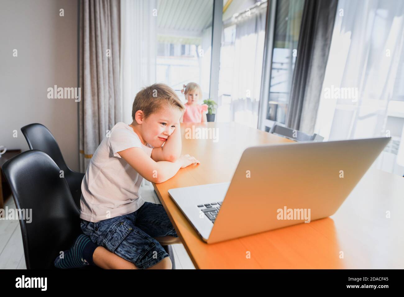 Kindergarten boy girl chatting hi-res stock photography and images - Alamy