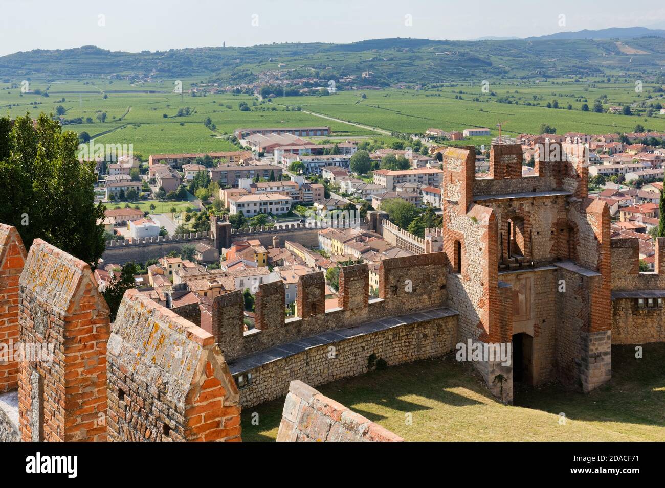 Soave town walls hi-res stock photography and images - Alamy
