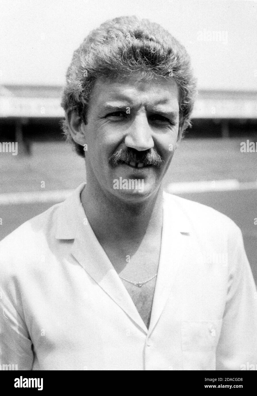 FOOTBALLER MICK BAXTER SIGNS FOR PORTSMOUTH., 1984 Stock Photo - Alamy