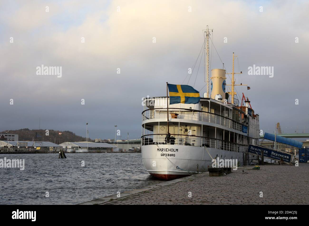 Used as restaurant floating restaurant hi-res stock photography and ...