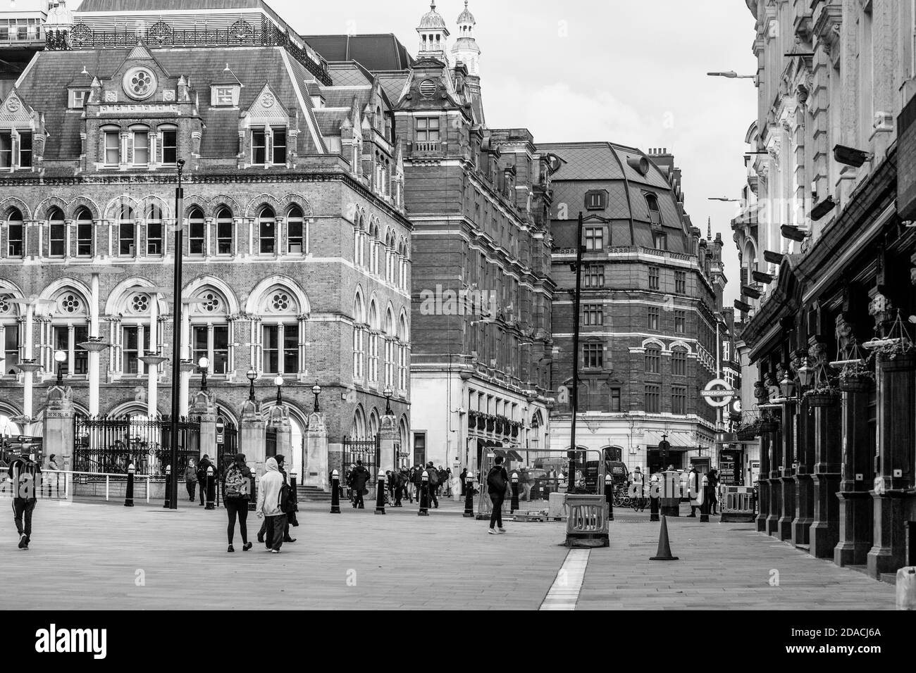 London skyscrapers night Black and White Stock Photos & Images - Alamy