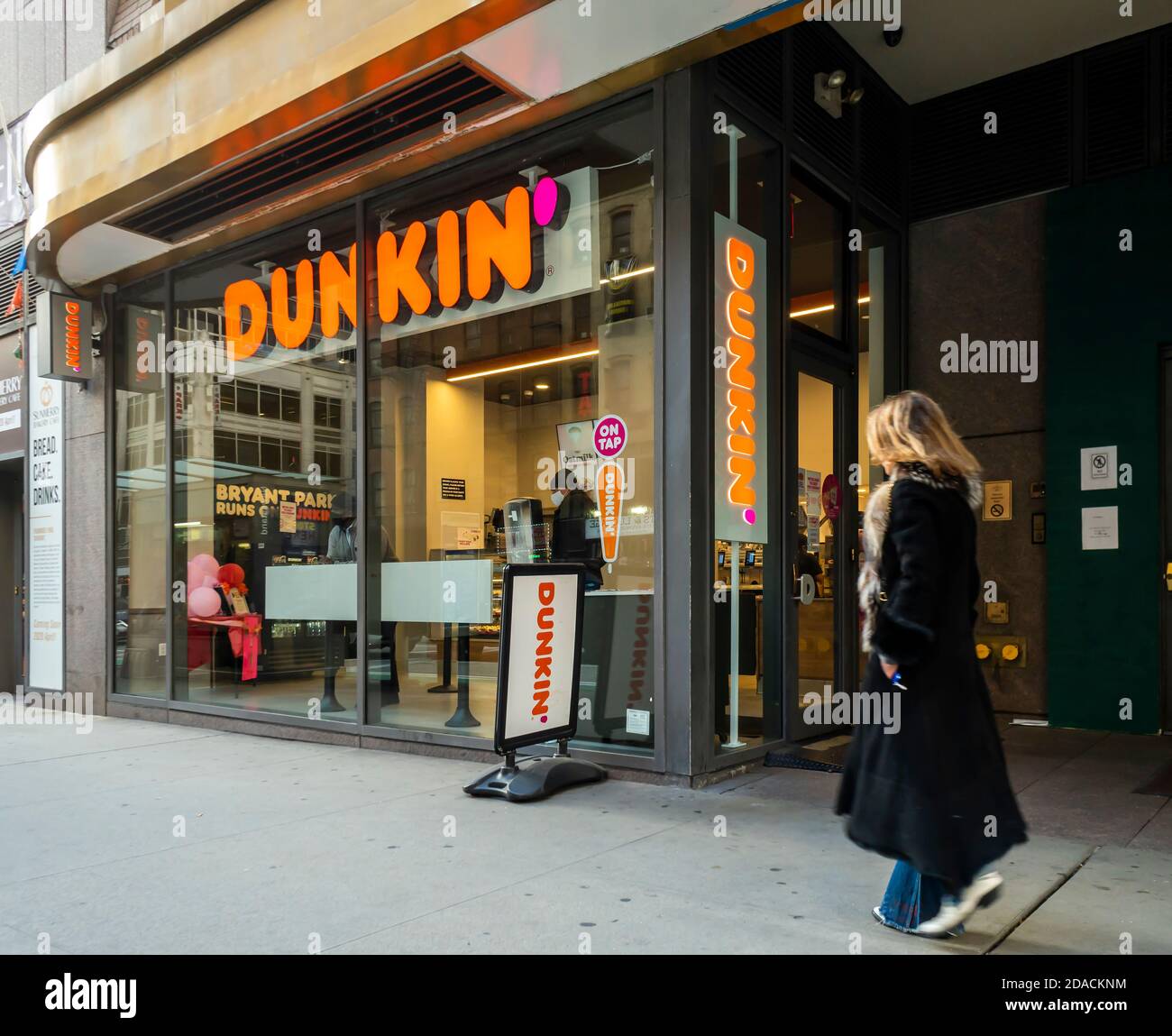 A brand new Dunkin’, née Dunkin’ Donuts, franchise in Midtown in New ...