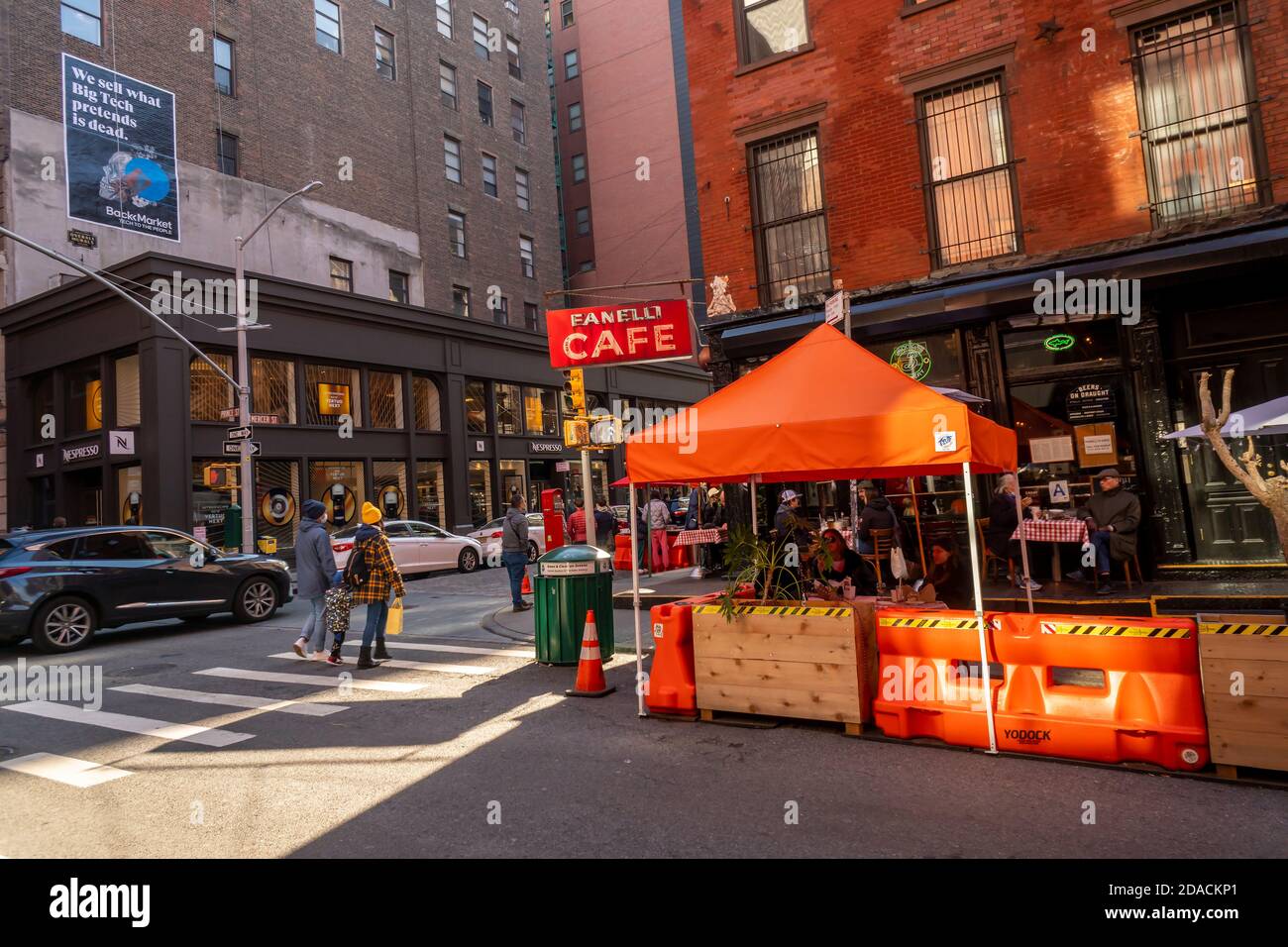 A fresco dining at the famous Fanelli Cafe in the Soho neighborhood of ...
